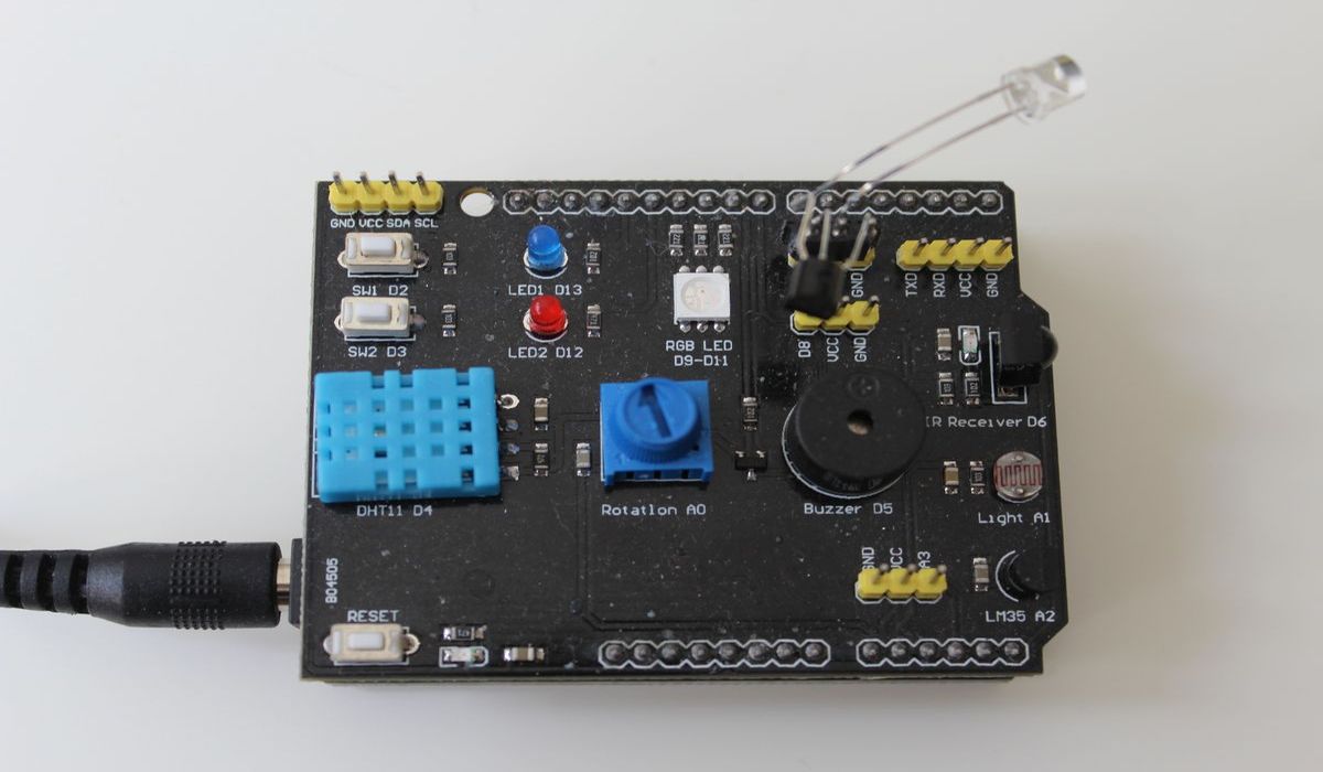 GitHub - demutech/ESP32-BlueRC-project: An adaptive universal ir remote control by using ...
