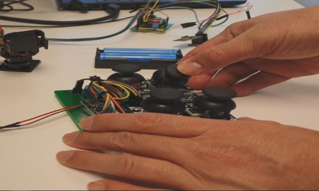 GitHub - webslinger2011/Servo-Wireless-Control: Wireless Communication ...