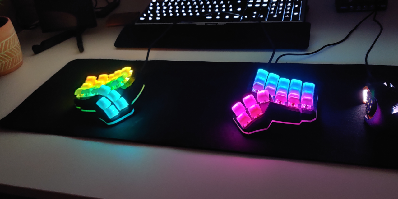 GitHub - vE5li/iamb-manuform: A Dactyl Manuform with RGB lighting