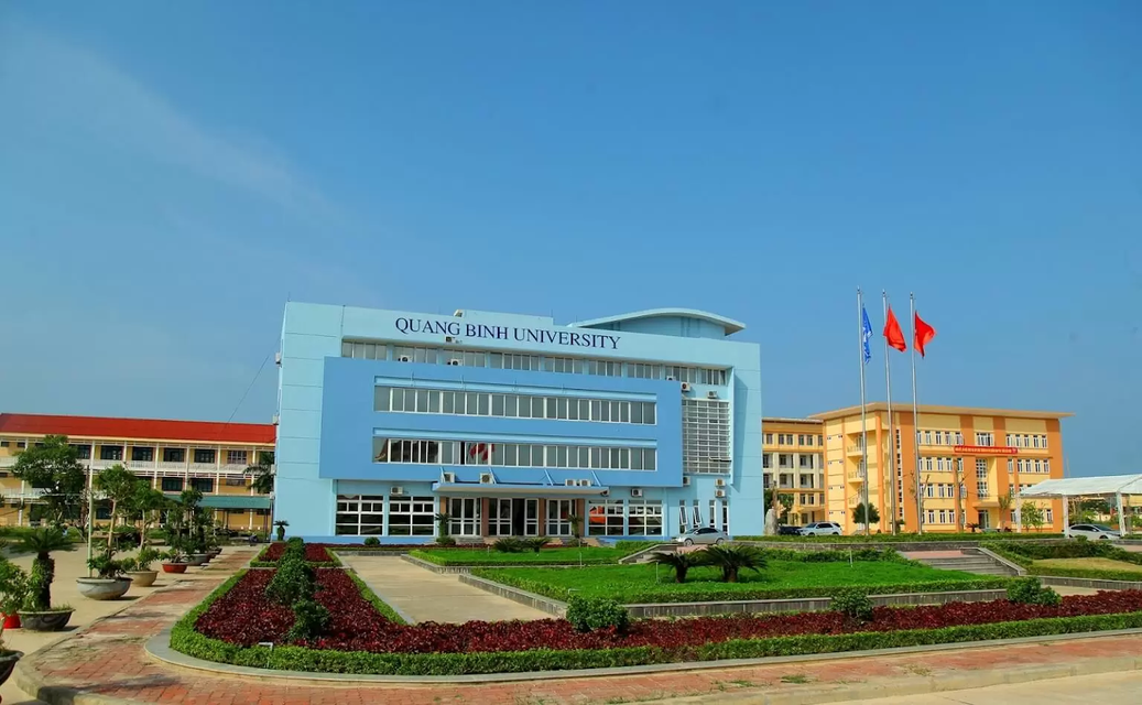 QB_University/Views/Shared/_Layout.cshtml at master · NBLong2602/QB ...