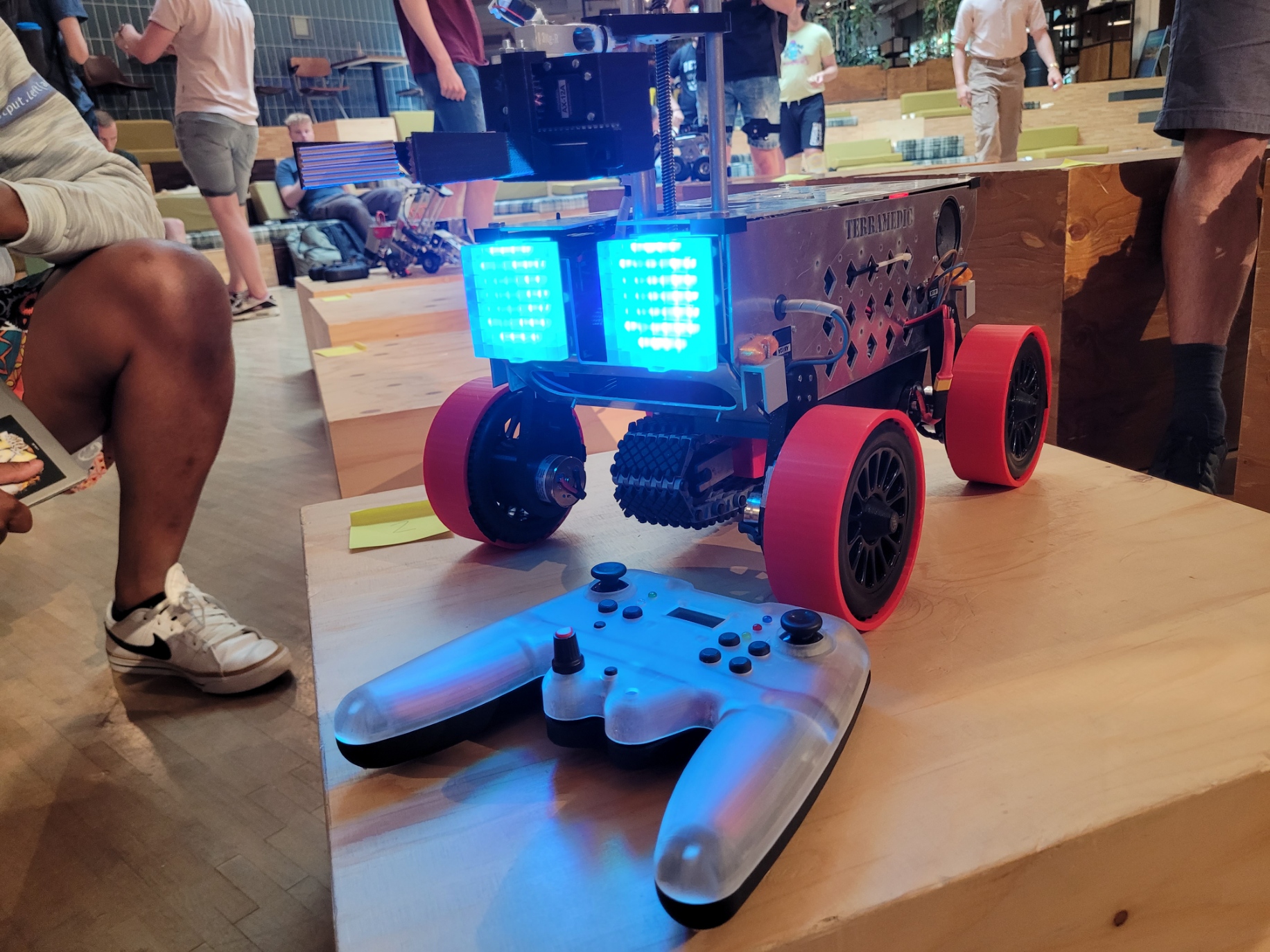 GitHub - KlaasJan-Wolthuizen/ESP32_Robotica_code: Program of ESP32, controls parts of a robot ...