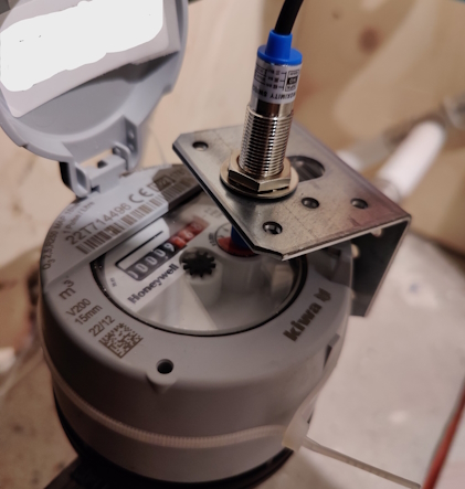 GitHub - NielsU97/Measuring-Watermeter: Measuring Water Consumption using NPN Sensor integrated ...