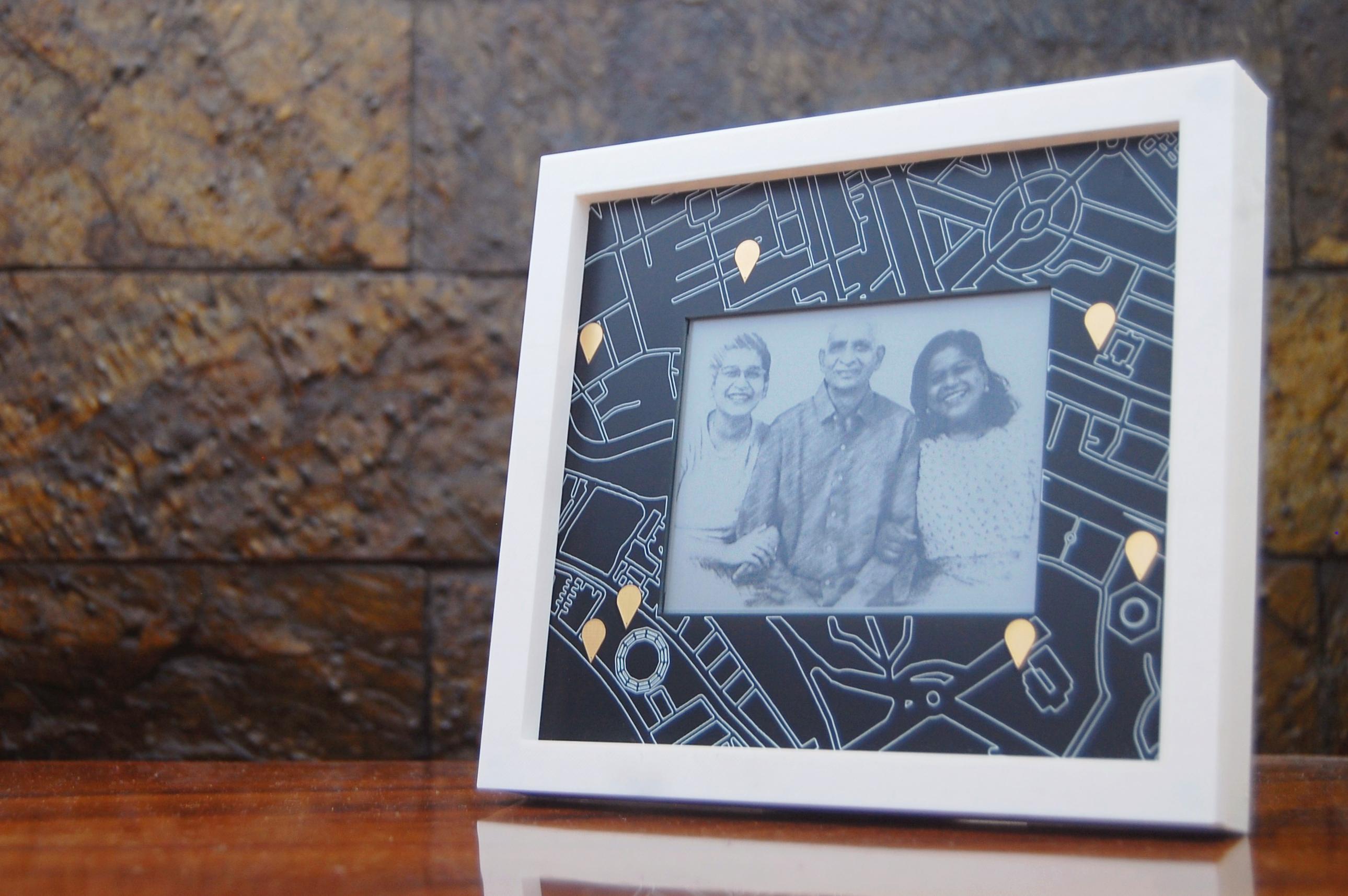 GitHub - indoorgeek/e-paper-photo-frame: A photo frame made of PCB and ...