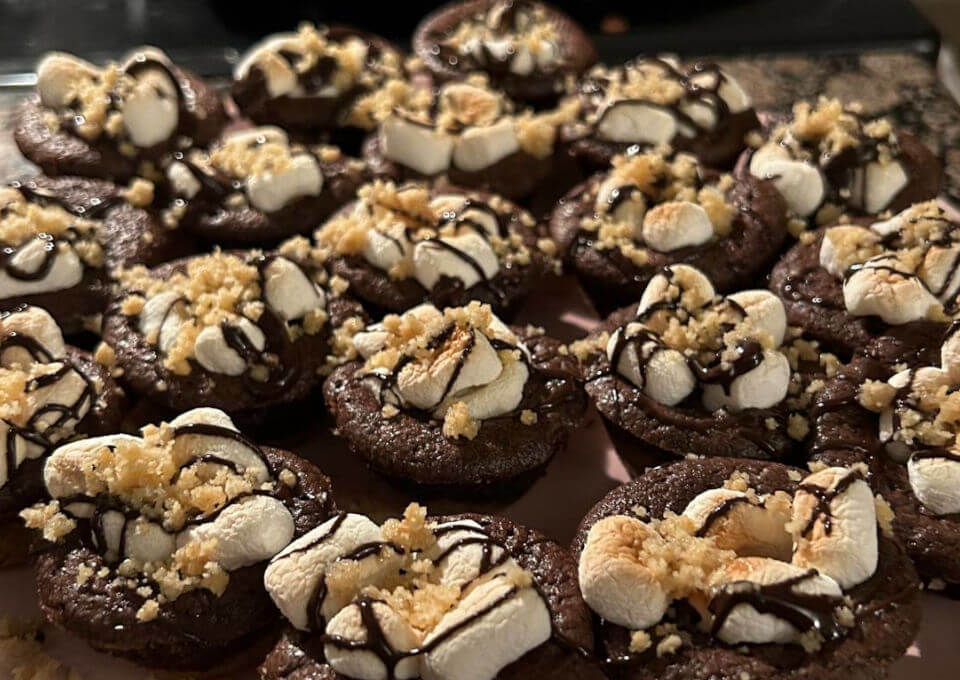 katelynsmithbakes/gallery.html at main · dylanhamada/katelynsmithbakes · GitHub