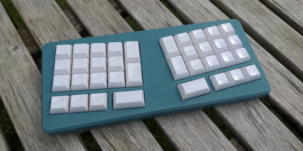 GitHub - weteor/Oschi: a 38-ish keys ortho le chiffre-esk keyboard with hummingbird style alpha ...
