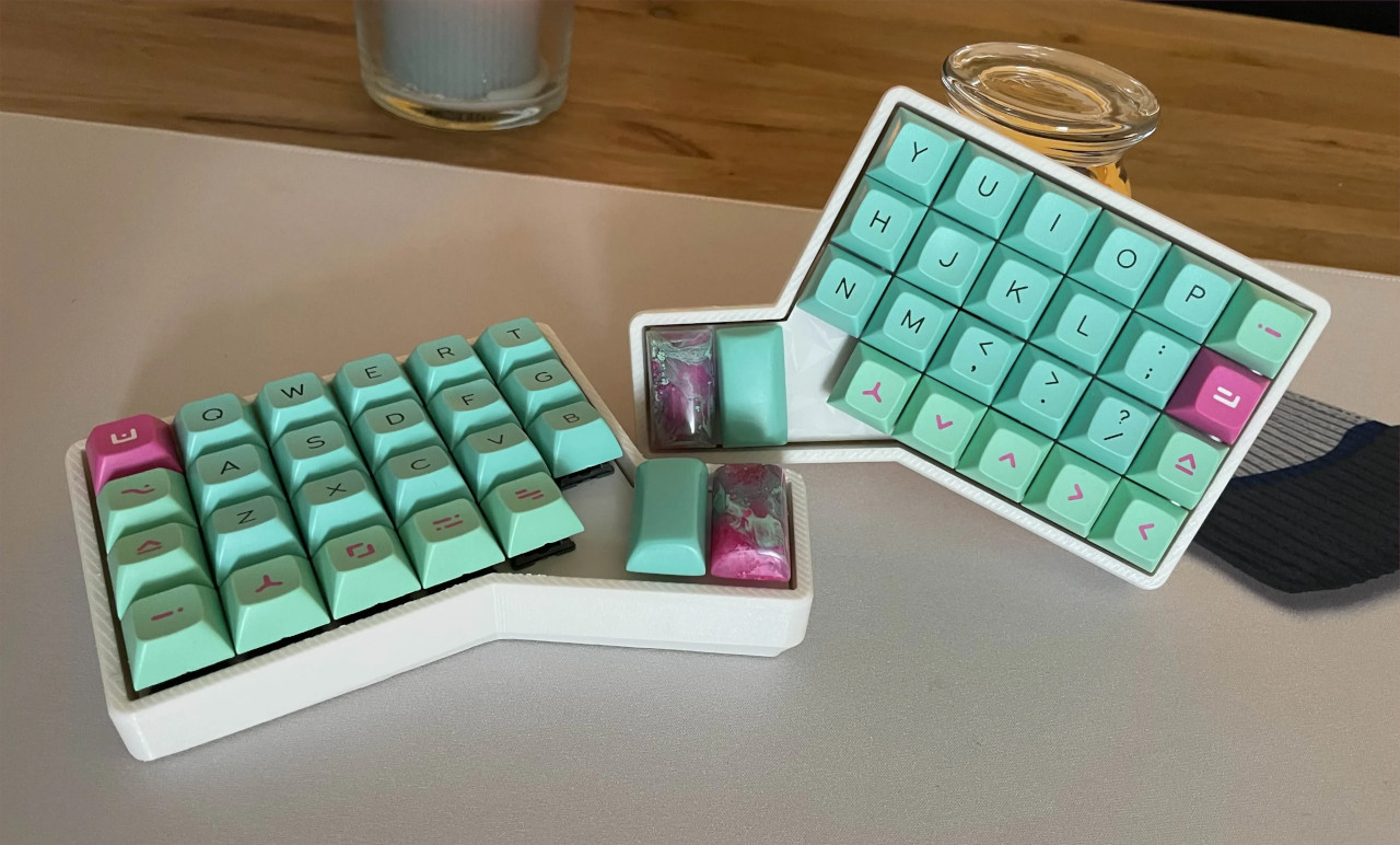 GitHub - floookay/zwerg: a 40% ortholinear split keyboard